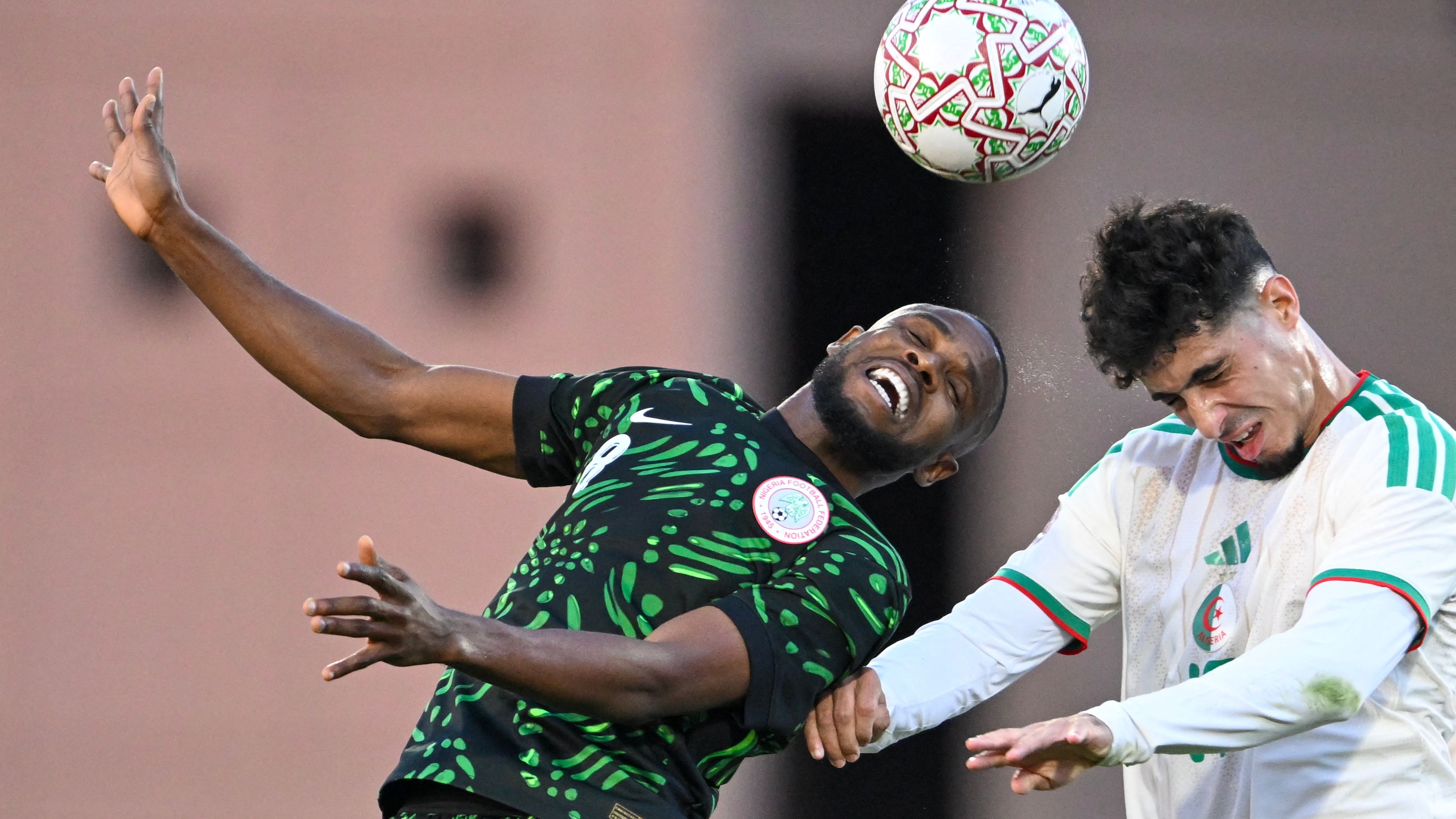 نيجيريا تتقمص دور مصر التاريخي.. وتفجر السؤال الأبرز في أمم إفريقيا!