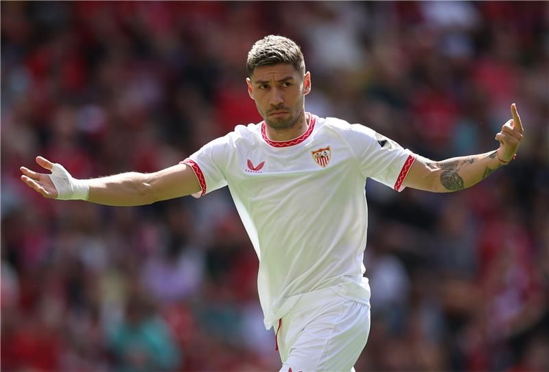 لاعب إشبيلية على أعتاب العودة لريفر بليت | كووورة