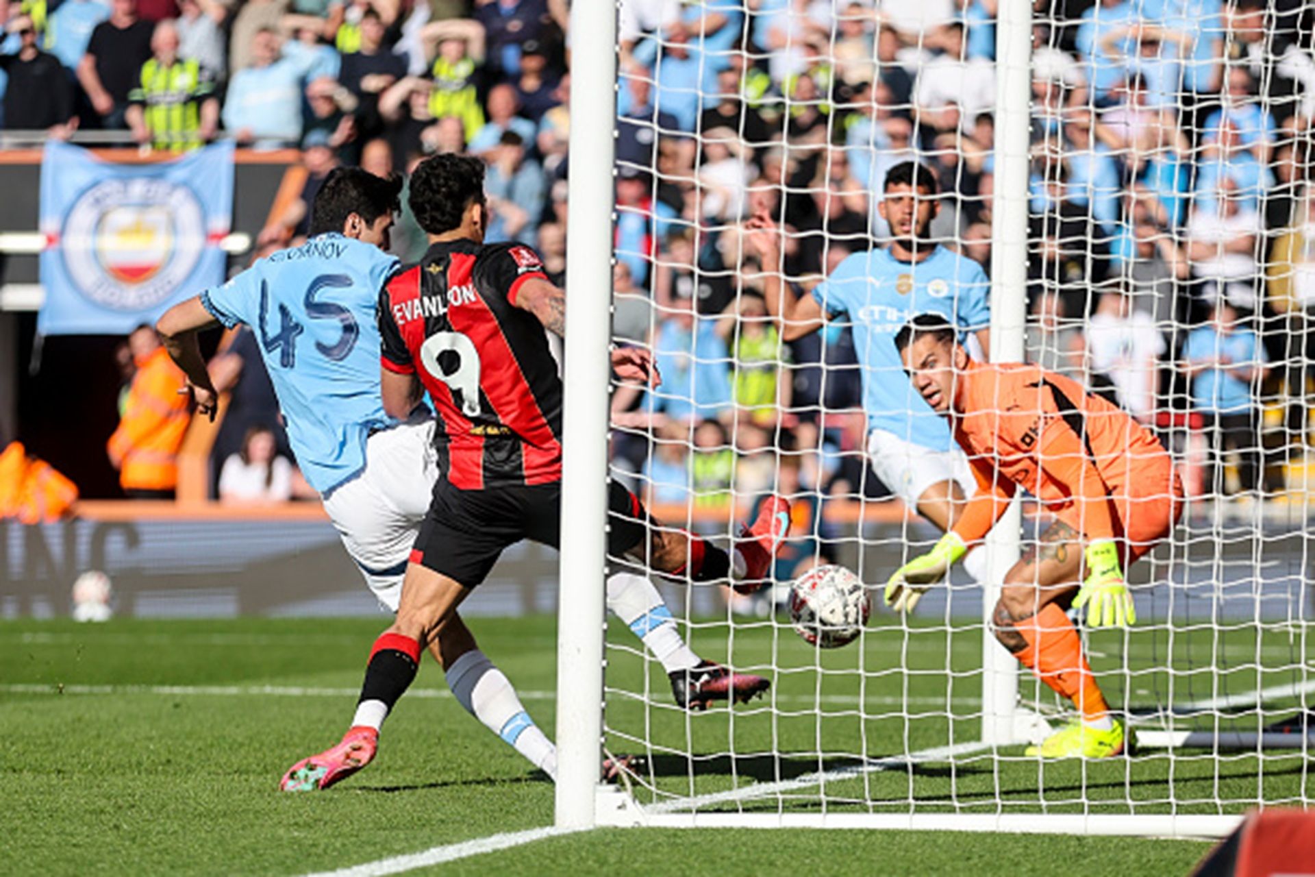 بورنموث يكشف عورات السيتي الدفاعية | كووورة