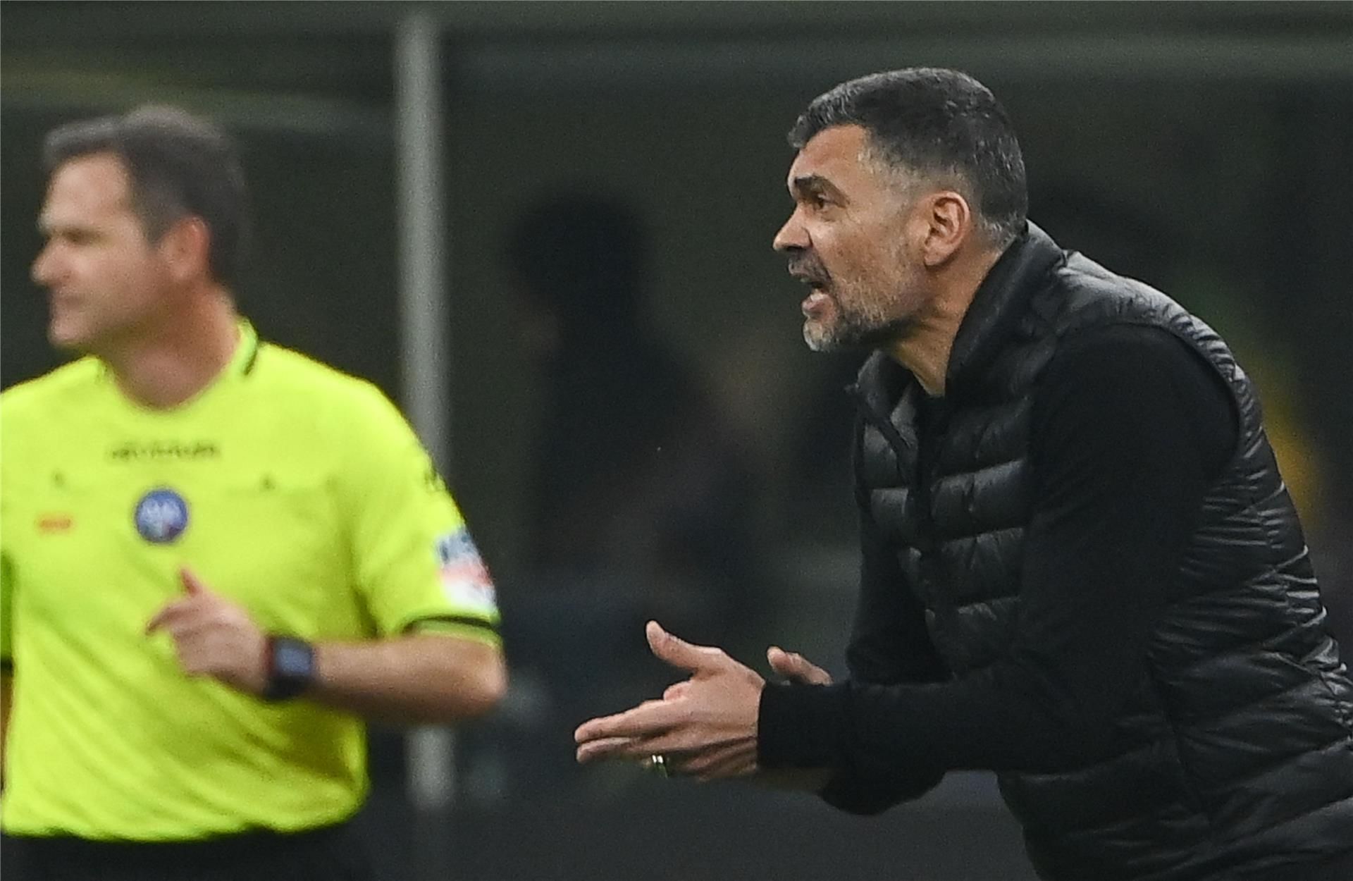 كونسيساو يعاقب لاعب ميلان أمام فيورنتينا | كووورة