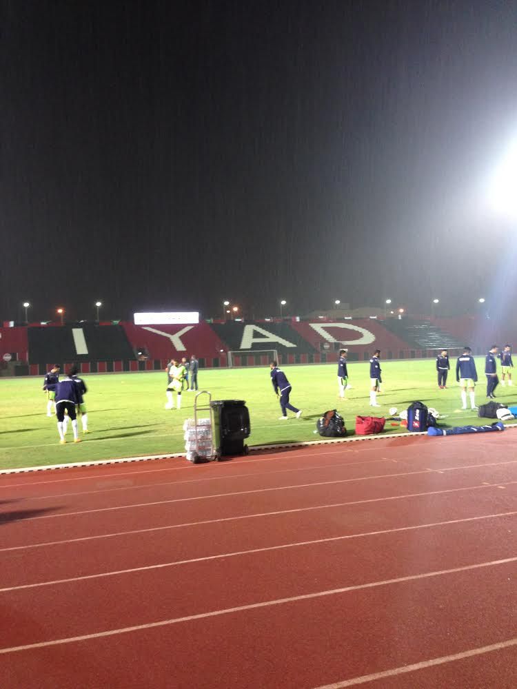 منتخب الكويت يتدرب تحت المطر في غياب فييرا | كووورة